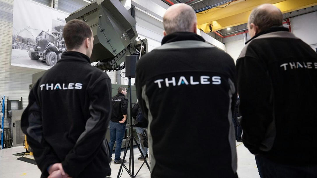 Aéronautique : Thales se renforce d...